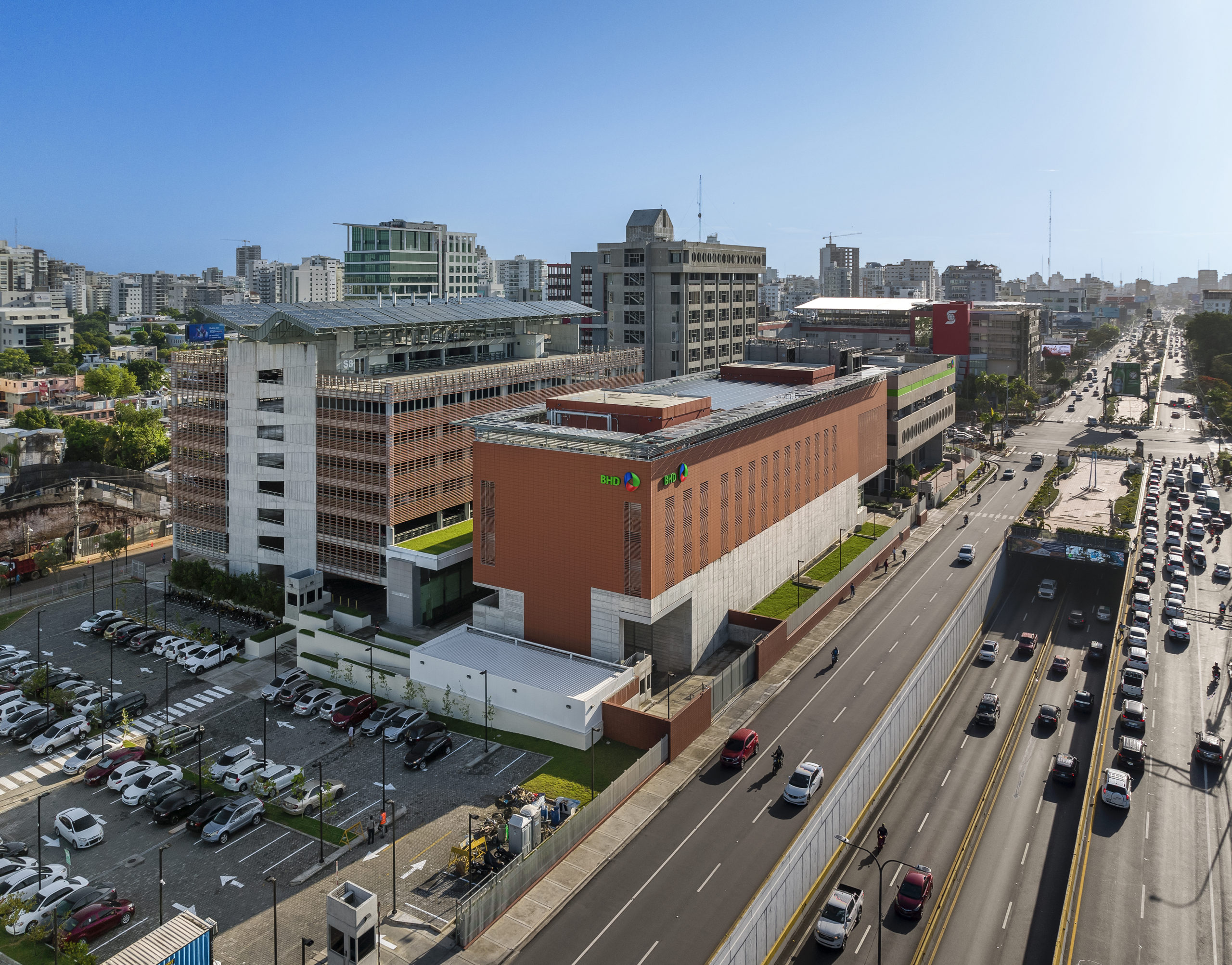 Campus-Financiero-BHD-scaled.jpeg